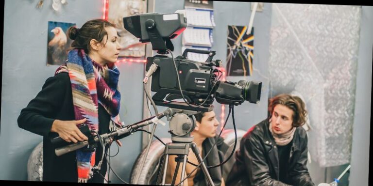 How Television Shows Are Produced Behind The Scenes: Guide - Rising Net ...
